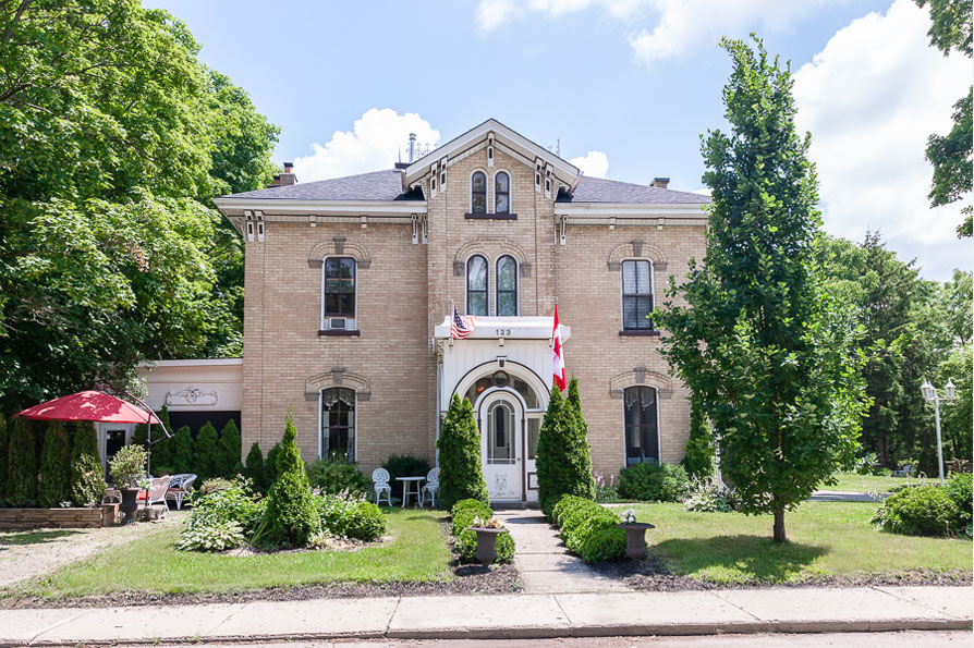 Book Your Boutique Stratford Hotel Experience – Stone Maiden Inn